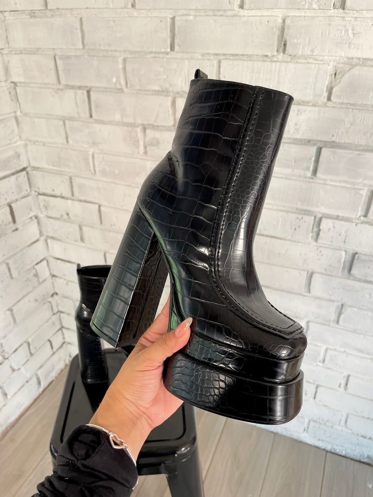 BOTA BRATZ COCODRILO NEGRA – Hollywear